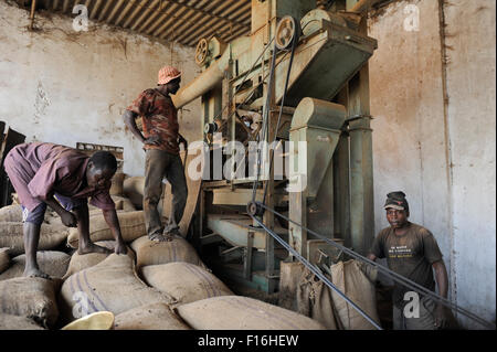 ANGOLA Calulo, coffee processing unit Stock Photo - Alamy