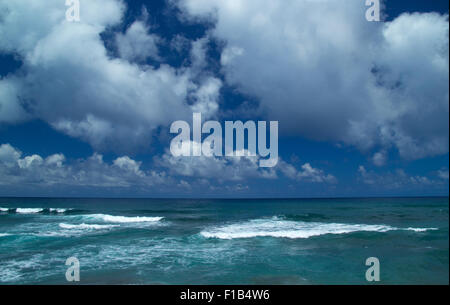 empty ocean with foamy waves natural background Stock Photo - Alamy