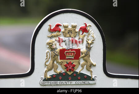 Hampshire road sign with the Hampshire Crest Stock Photo - Alamy