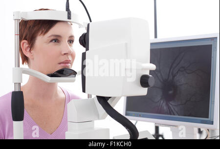 Woman getting her eyes tested Stock Photo - Alamy