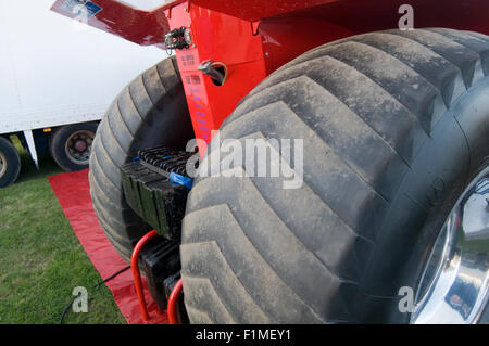 tractor puller pulling tires tyres wheels large big cut rubber grip ...