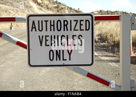 Authorized vehicles only sign Stock Photo - Alamy