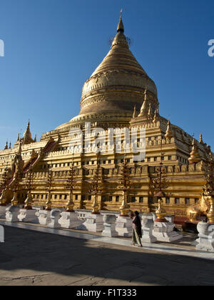 Myanmar, Bagan, Shwe Zigon paya Stock Photo - Alamy