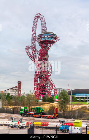 ArcelorMittal Orbit Tower in the Queen Elizabeth Olympic Park in London ...