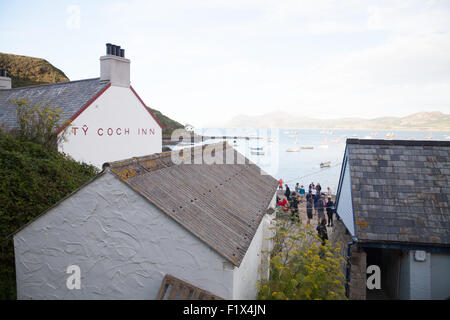 Ty Coch Inn pub on the beach at Porth Dinllaen Lleyn Peninsula North ...