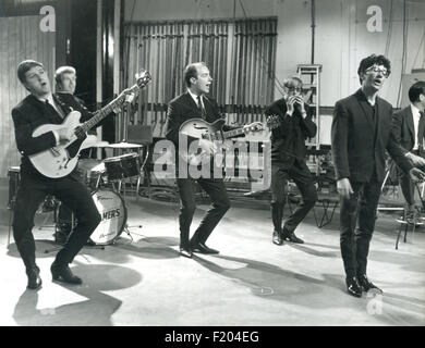 FREDDIE AND THE DREAMERS UK pop group about 1966 with Freddie Stock ...