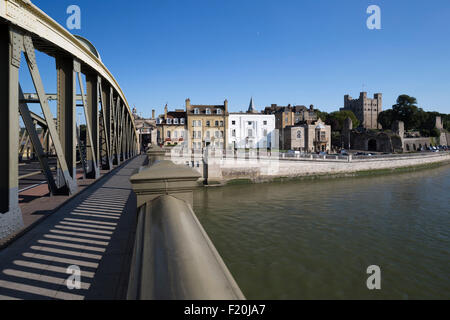 Rochester Bridge on the River Medway with view to Castle, Rochester ...