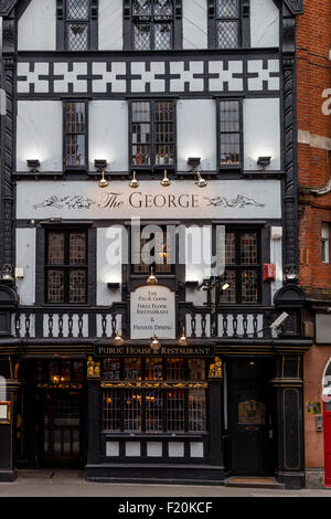 Traditional british pub exterior. The George Inn, Mere, Wiltshire Stock ...