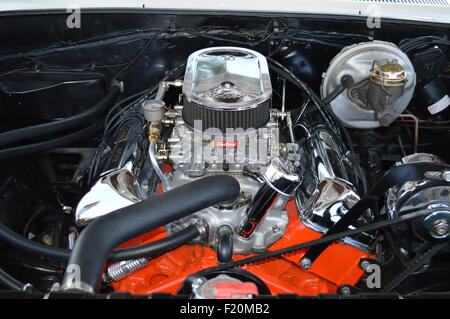 A vintage 409 Chevrolet Engine Stock Photo - Alamy