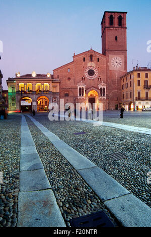Italy, Lombardy, Lodi, Piazza Della Vittoria Square, Cathedral Stock ...