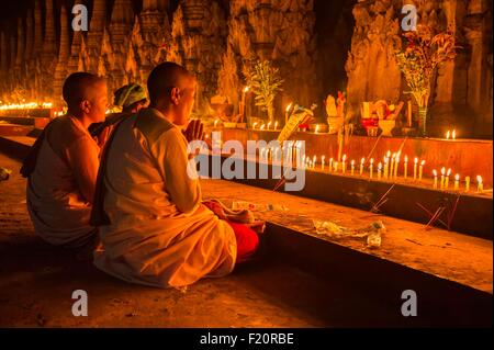 People offering prayers during the festival of Eid-ul-fitr at the Jama ...