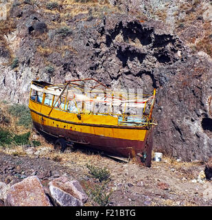 disused boat on dry land, north norfolk, england, uk Stock Photo - Alamy