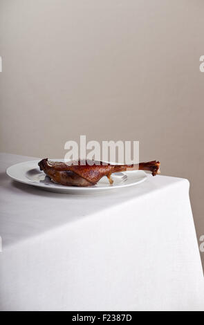 roasted goose leg on linen tablecloth Stock Photo - Alamy