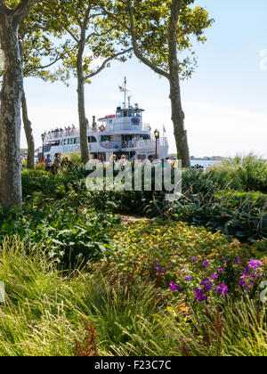 Statue of Liberty Ferry in Battery Park, NYC, USA Stock Photo - Alamy