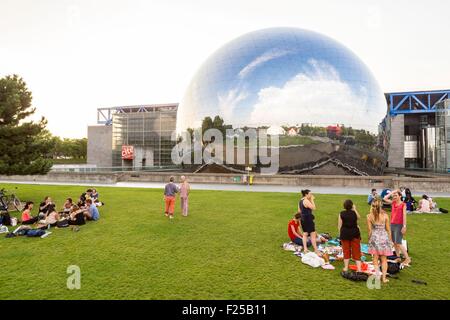 La Geode in the Parc de la Villette in Paris, France Stock Photo - Alamy