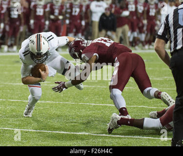 Cincinnati quarterback Gunner Kiel (11) warms up before an NCAA college ...