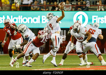 South Alabama quarterback Cody Clements (7) passes the ball during an ...