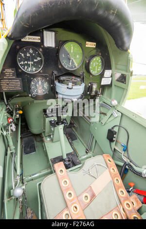 Cambridge Flying Groups de Havilland DH82a Tiger Moth 1939 engine Stock Photo - Alamy