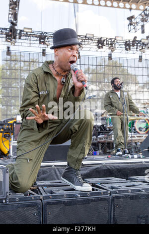 Sept. 11, 2015 - Chicago, Illinois, U.S - Singer ANGELO MOORE of ...