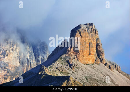 Mountain peak Torre dei Scarperi, Schwabenalpenkopf in Sexten Dolomites ...