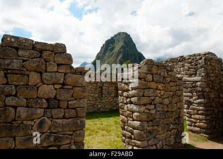 Inca Stone Bricks Construction - Machu Picchu - Peru Stock Photo - Alamy