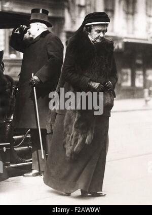 J.P. Morgan Jr. (left) and son, Junius Morgan, at the Senate Banking ...