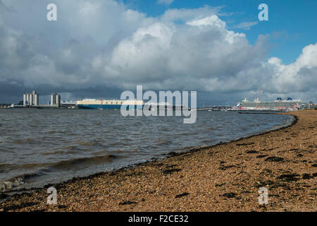 weston shore southampton water hampshire england Stock Photo - Alamy