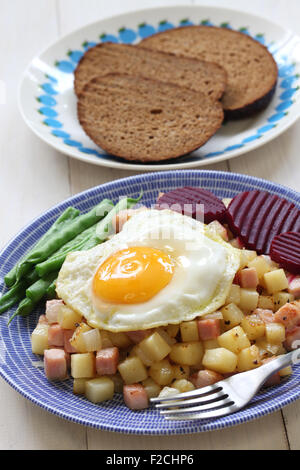 Pyttipanna. Swedish meat and potato hash. Sweden Food Stock Photo - Alamy