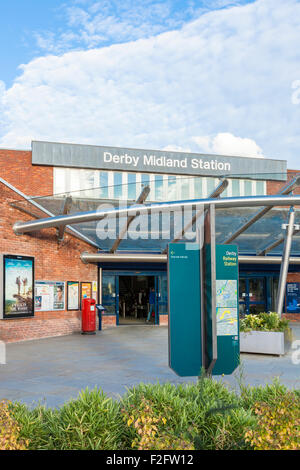 Exterior of Derby Midland Railway Station in Derby city centre ...