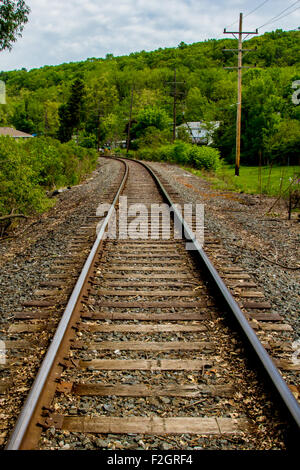 Rail tracks curve around a bend Stock Photo - Alamy