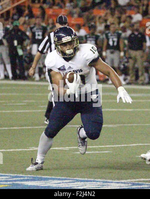 UC Davis running back Manusamoa Luuga (10) cuts back to avoid Hawaii ...