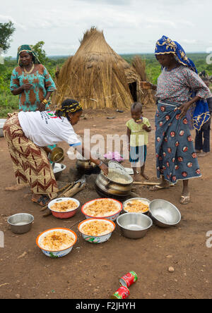 Benin, West Africa, Taneka-Koko, fulani peul bride waiting for her ...