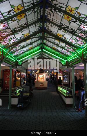 Slot machine at Brighton Palace Pier Arcade Stock Photo - Alamy