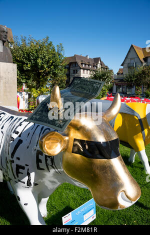 The Cow Parade art Exhibition An outdoor Exhibition of model cows all ...