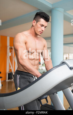 Muscle man running on treadmill Stock Photo - Alamy