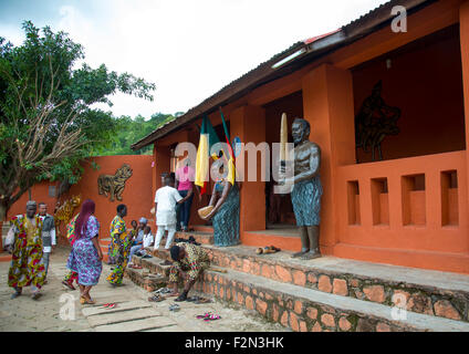 Benin, West Africa, Savalou, beninese tourists visiting the royal ...
