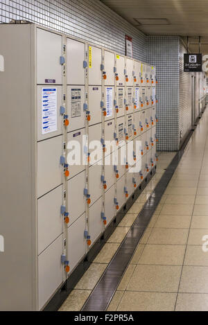 row of lockers at the station Stock Photo - Alamy
