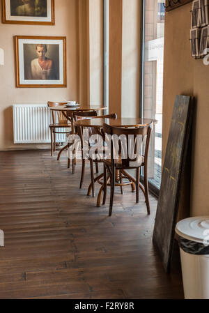 Detail of the dishware in a fancy restaurant Stock Photo - Alamy