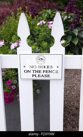 A sign saying PRIVATE PROPERTY on a beach area Stock Photo - Alamy