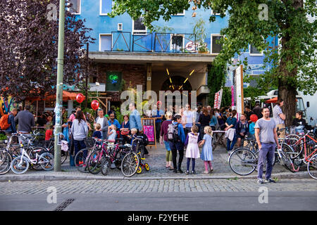 Berlin Veteranenstrasse Street Party - Veteran Street Fest. Children ...