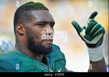 September 26, 2015: Baylor defensive end Shawn Oakman walks off the ...