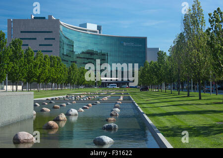 ENTRANCE REFLECTING POOL (©PETER WALKER & PARTNERS 2008) MILLER ...