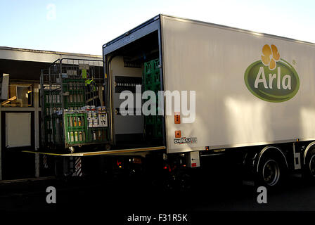 Copenhagen, Denmark. 28th September, 2015. A Man delivers food from ...