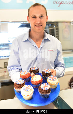 Asher Budwig, Sep 28, 2015 : LOLA'S Cupcakes pre-opening press event ...