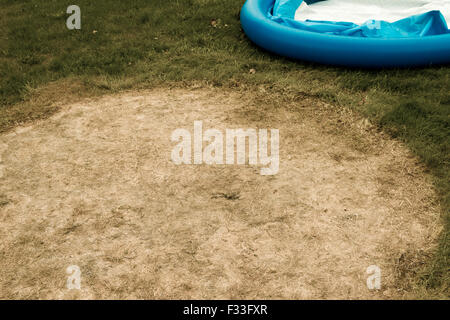 deflated swimming pool Stock Photo - Alamy
