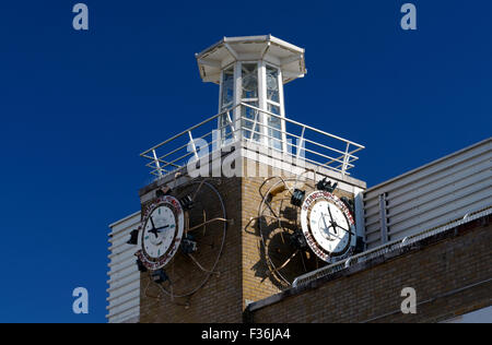 Willows Clock by Andrew Hazell, Tacoma Square, Mermaid Quay, Cardiff ...
