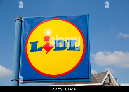 Lidl store in central Croydon south London Stock Photo - Alamy