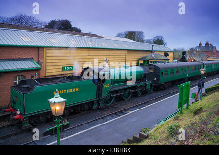 Steam train, SOUTHERN RAILWAY SCHOOLS CLASS 4-4-0 No.925 “Cheltenham ...