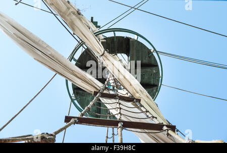 A single boat rope ladder on the side of a ship Stock Photo - Alamy