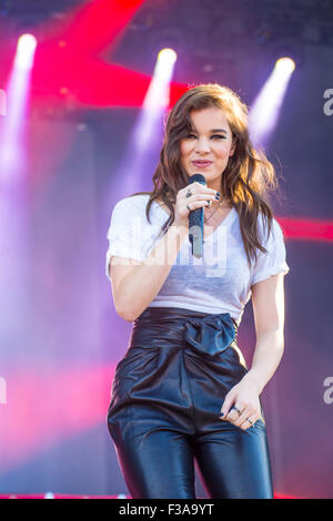 Actress/singer Hailee Steinfeld performs onstage at the 2015 ...